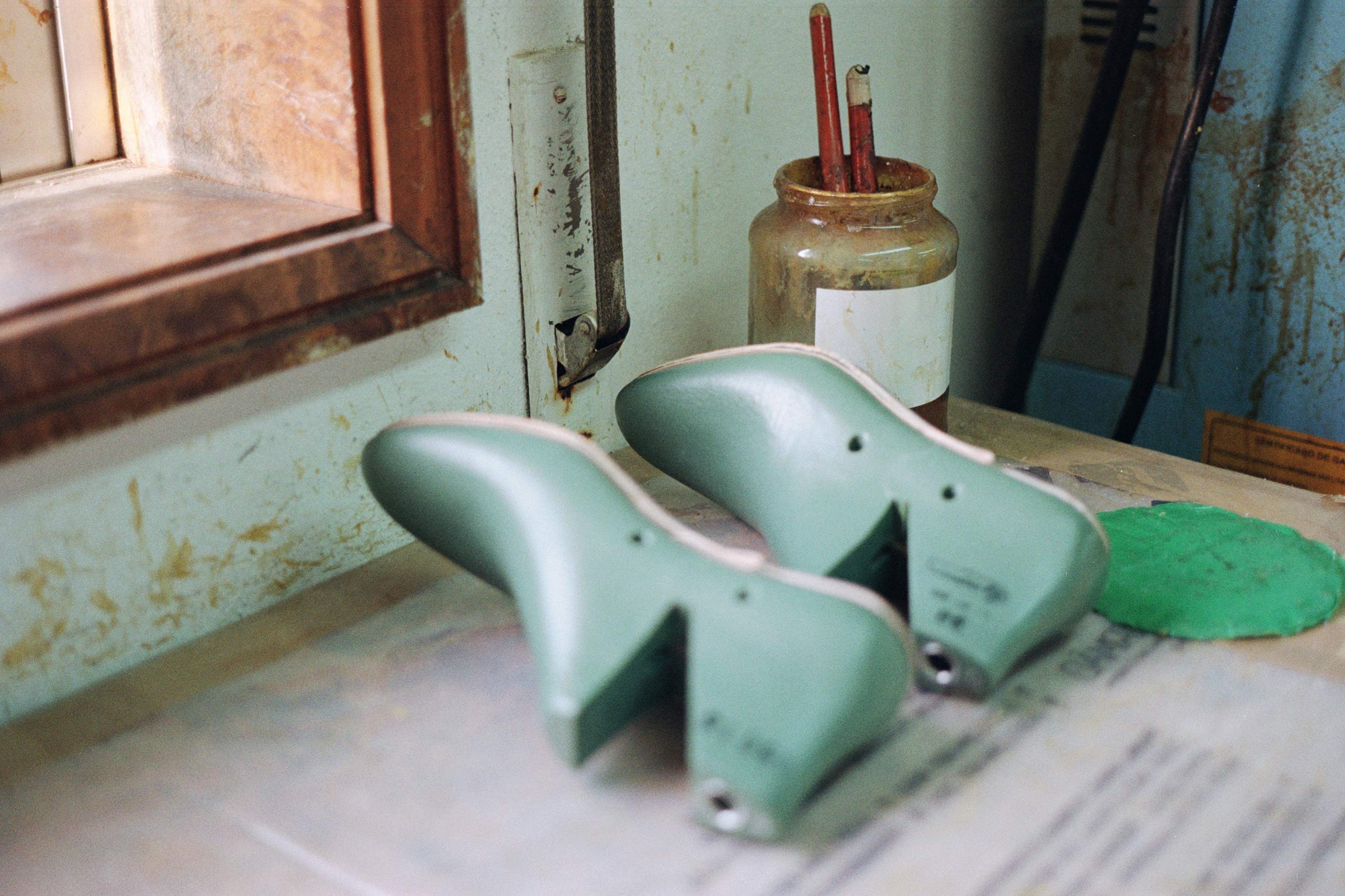 auprès | How to make a shoe last – shoemaking techniques